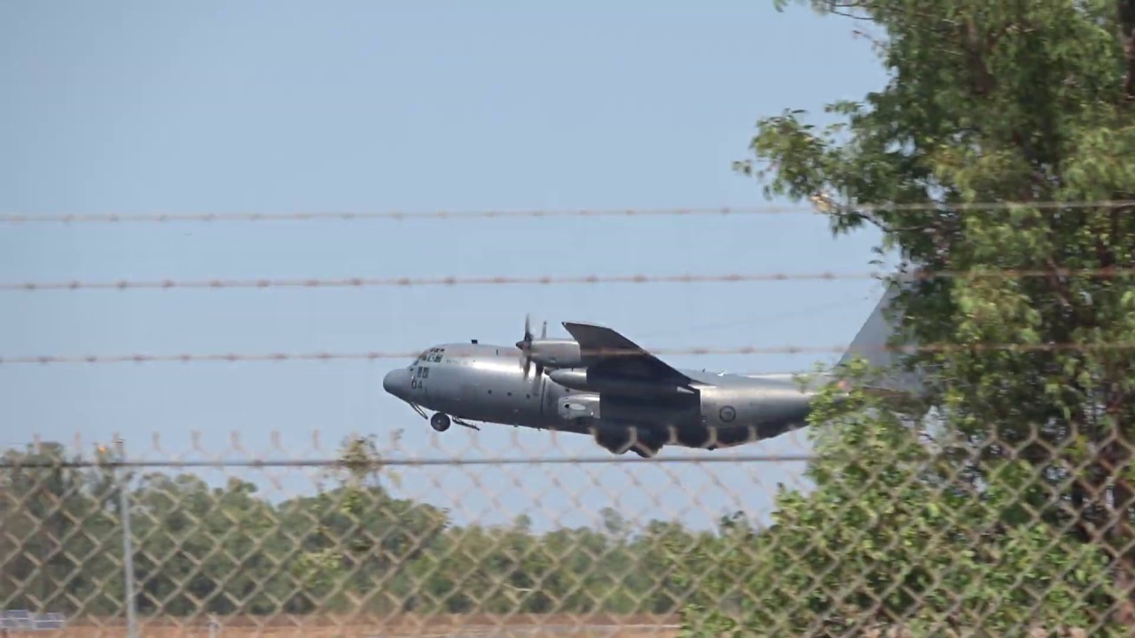 RNZAF Lockheed Martin C130H Hercules Taking off Darwin Airport - YouTube