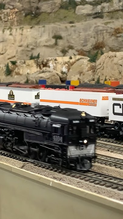 SP 4104 passing the yard #sanantoniotexas #railfun #modeltrains #hoscale #funrun #fun #amre #ttm ...