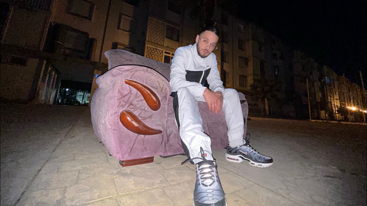 LE THUG ( FREESTYLE 1990 ). Clip officiel-prod by TBB - YouTube