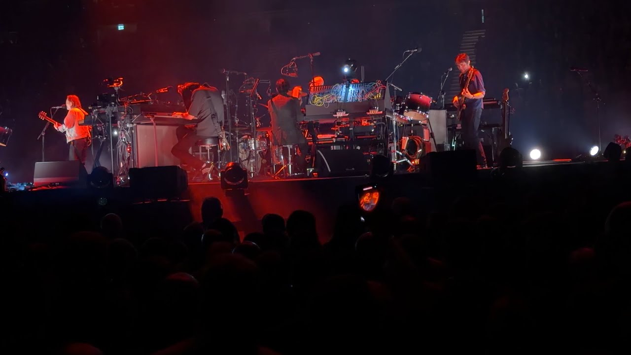 Radiohead - Reckoner (Live at the O2, London 25/11) - YouTube