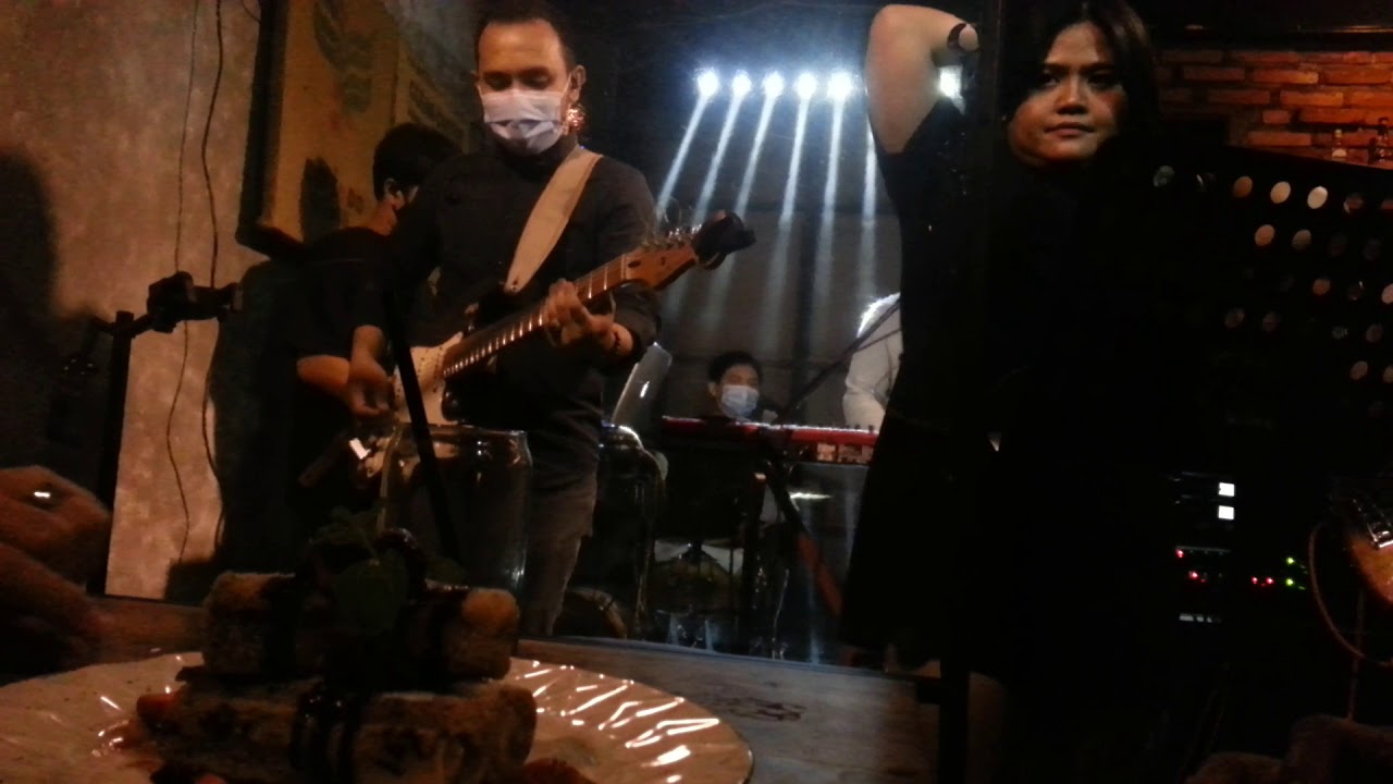 "Band Sing A Diffrent Song" - YouTube