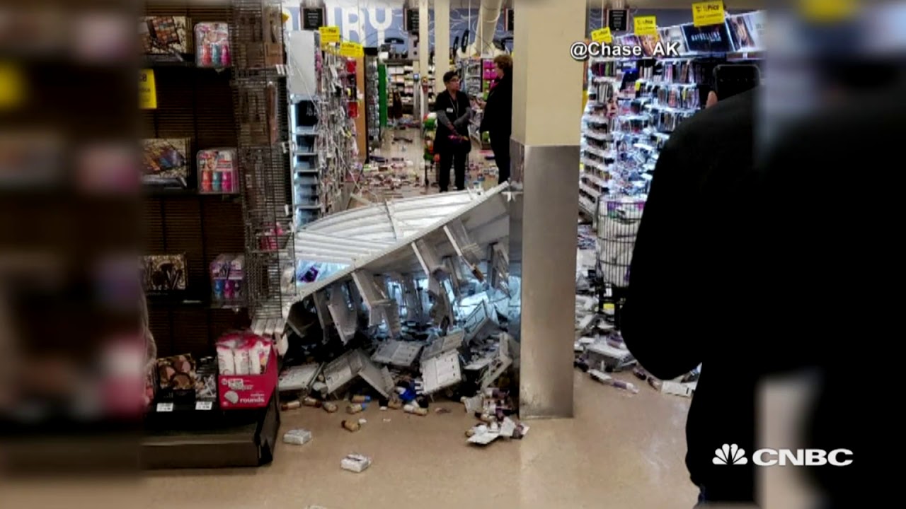 Raw footage captures Alaska earthquake aftermath in grocery store - YouTube