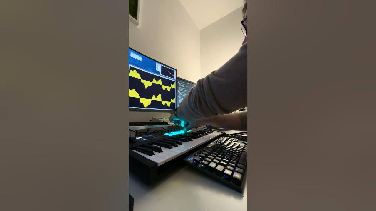 First Supercollider Techno Track - YouTube