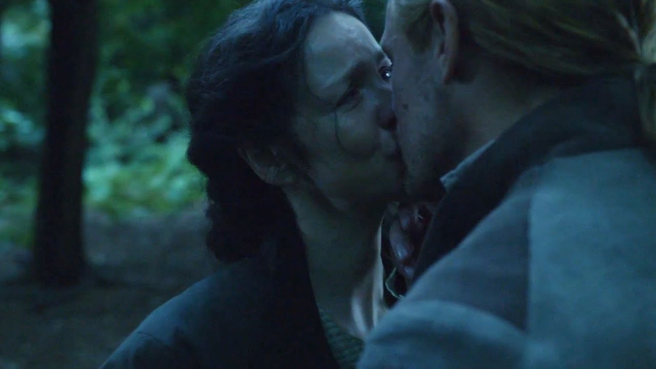 Claire & Jamie | Kiss Scene (Caitriona Balfe and Sam Heughan) | Outlander 7x06 - YouTube