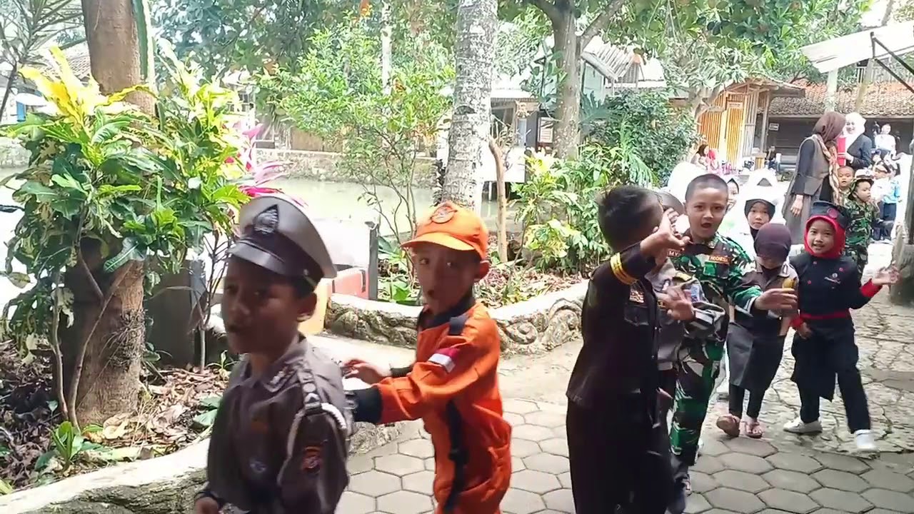 Puncak Tema Profesi PAUD Sekolah Alam Pelopor - YouTube