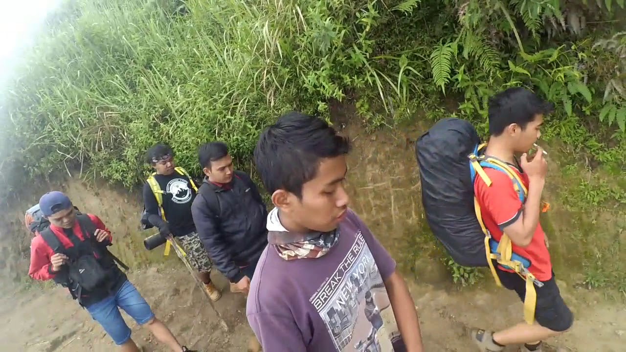 "Pendaki siput jogja" Pendakian gunung andong via sawit - YouTube