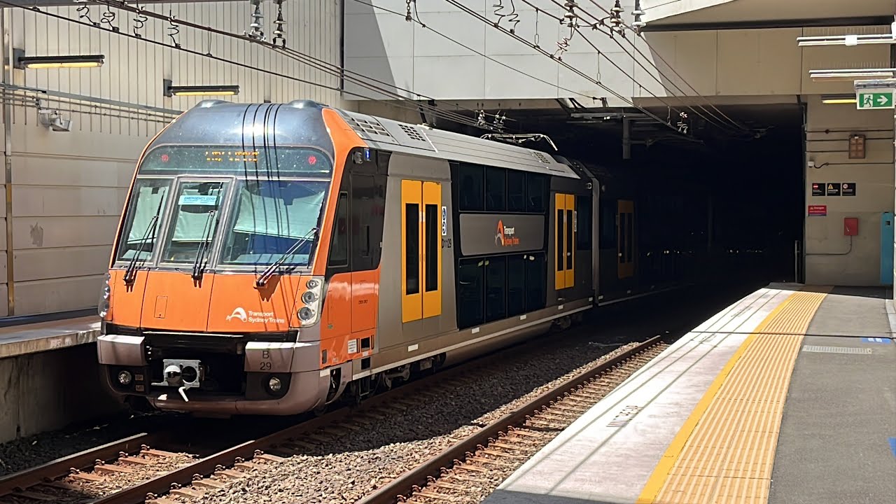 Sydney Trains: Waratah B Set Departing Wolli Creek - YouTube