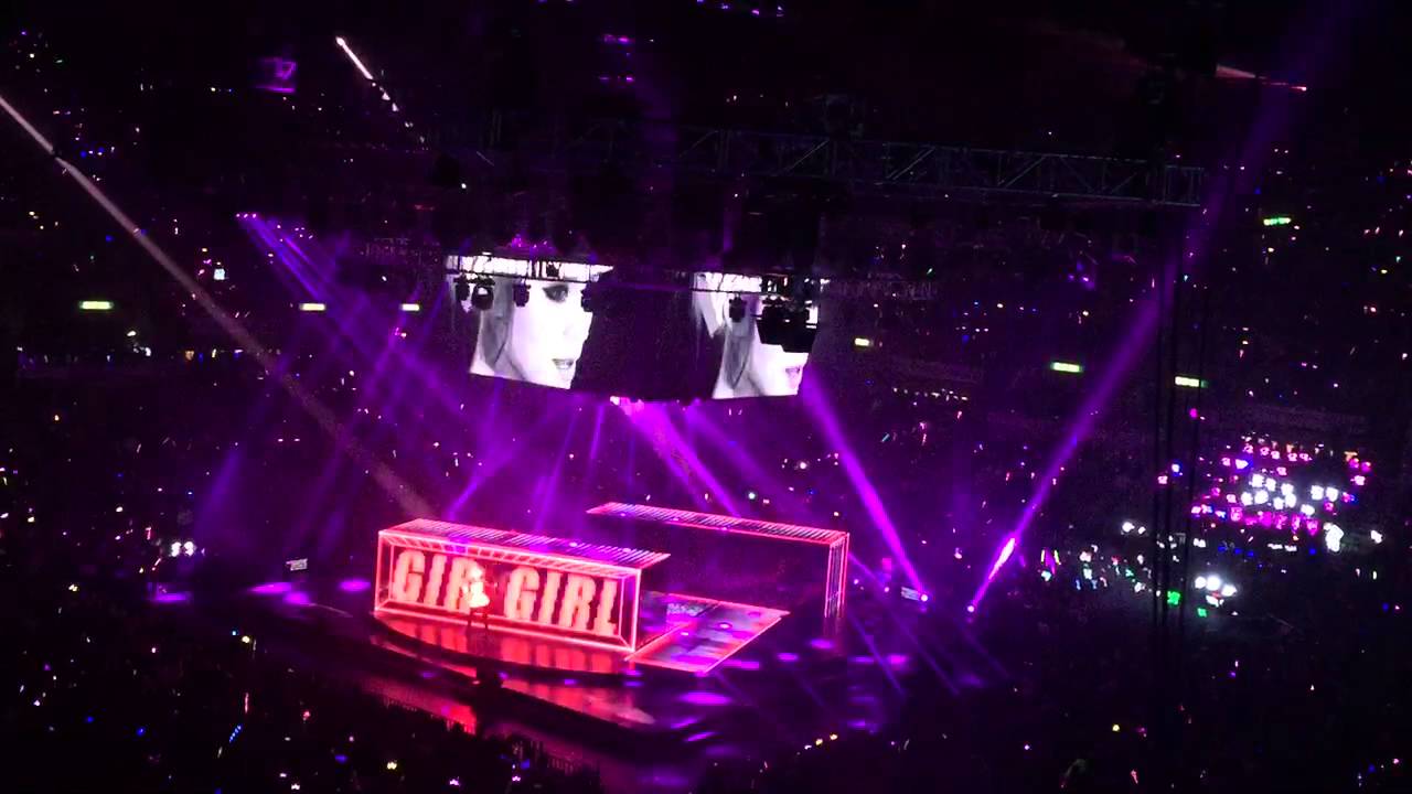 Twins LOL live in Hong Kong 小心愛 - YouTube