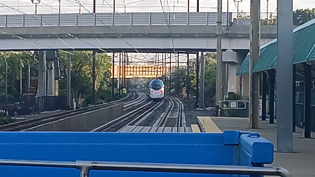 Amtrak 2154 Passes Halethorpe with the Acela II/Avelia Liberty Set ...