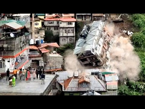 Barretos, São Paulo, Brezilya'da şiddetli sel nedeniyle evler çöktü