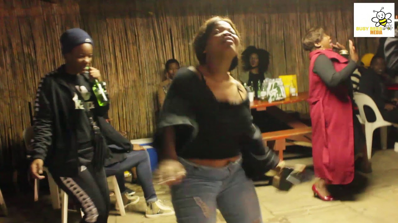 Young Star Perfoming Esbayeni - YouTube