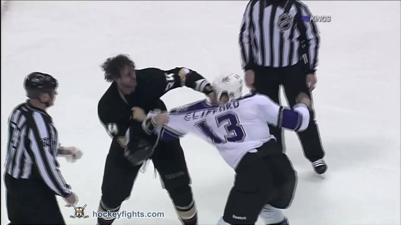 Kyle Clifford vs Aaron Voros Nov 29, 2010 - YouTube
