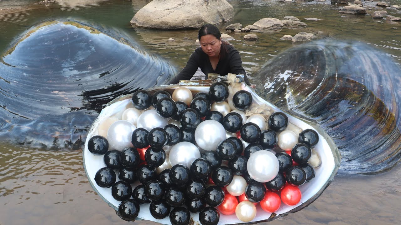 Lucky find: A girl strikes rich after finding three mutant clams full ...