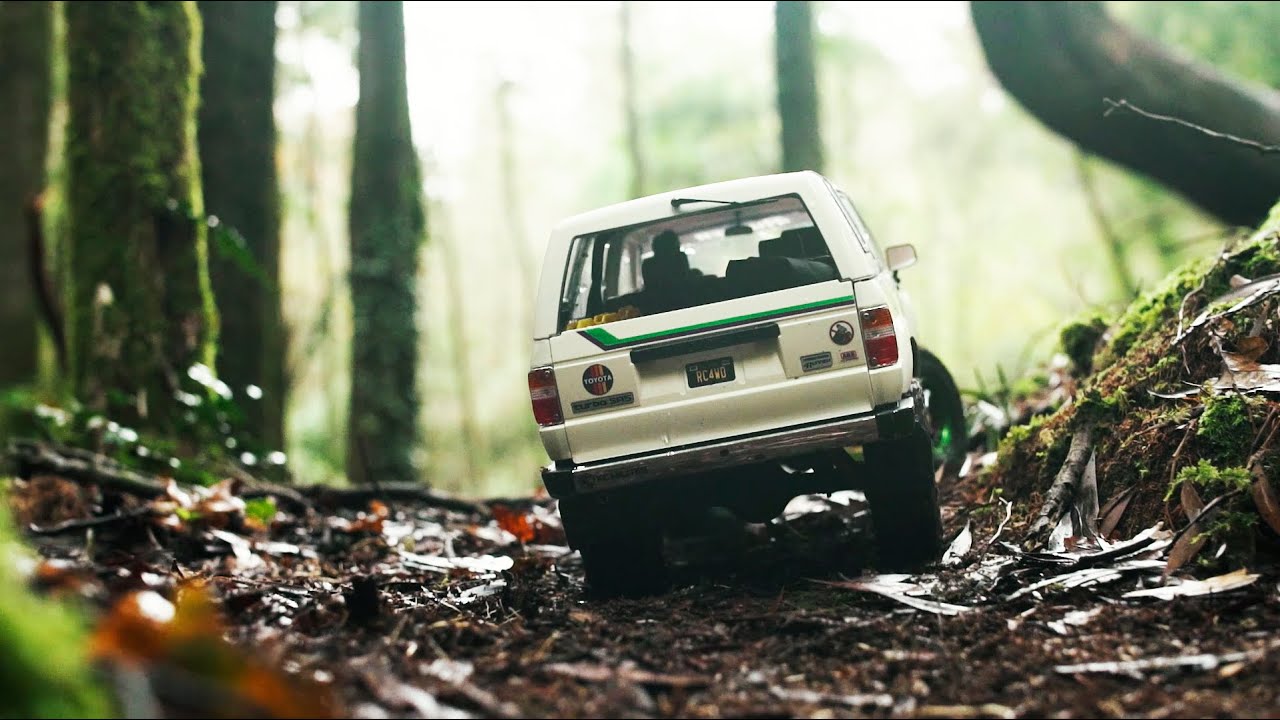 Toyota 4Runner rc crawler - rock crawling & river trail - YouTube