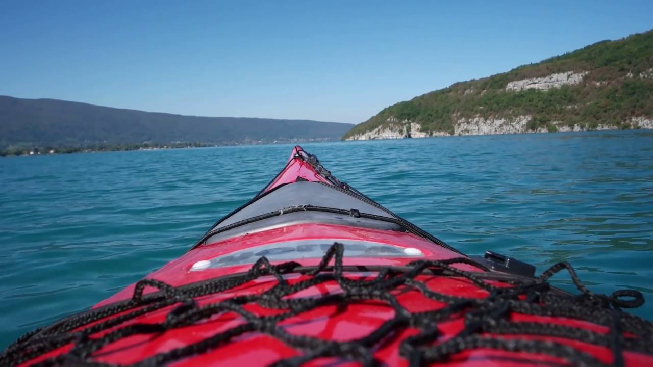Kayak automnal au lac d'Annecy - YouTube