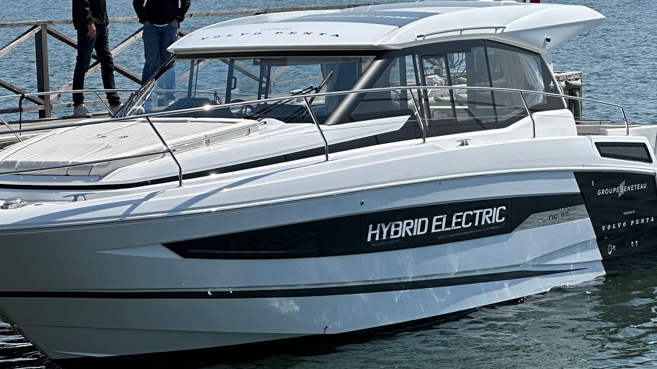 Testing the new hybrid electric engine from Volvo Penta on a Jeanneau ...