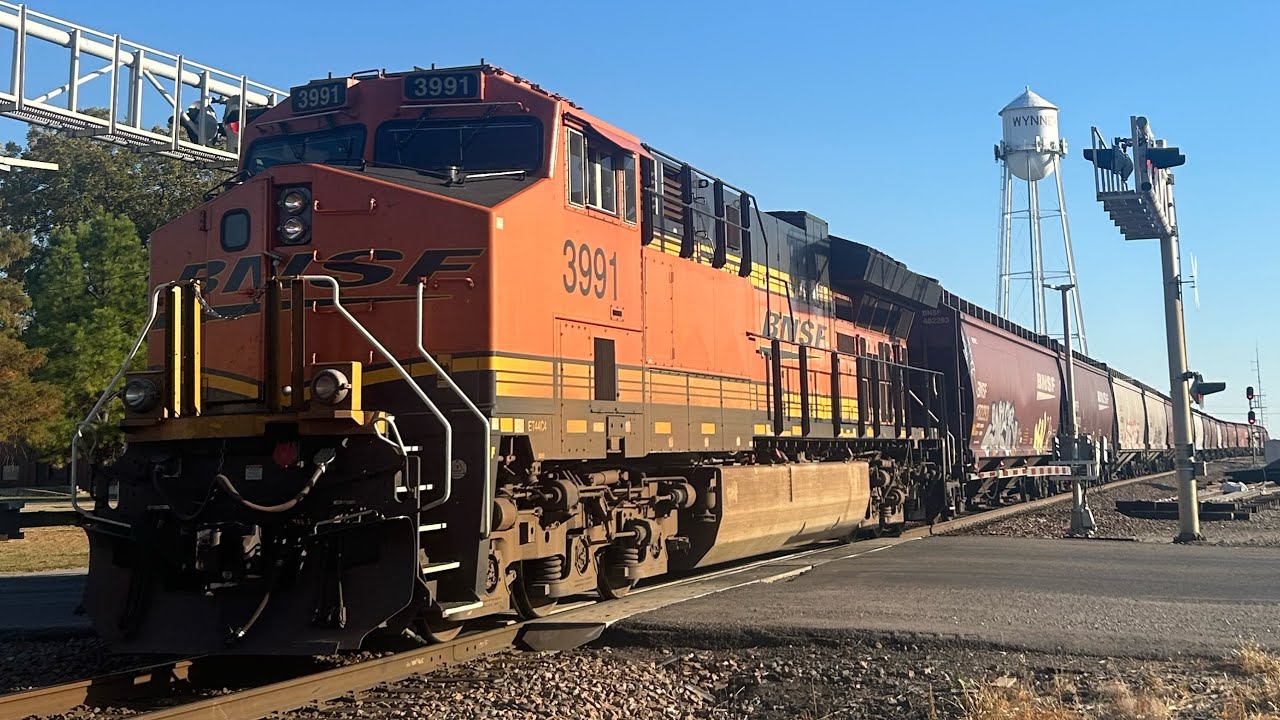 Trains on the Red Rock Sub in Oklahoma - YouTube