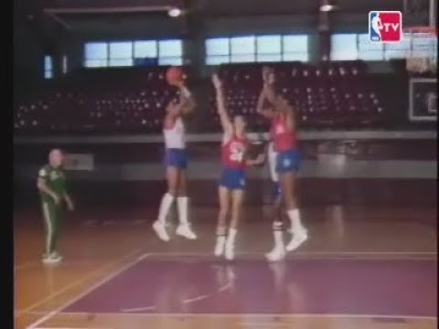 Red on Roundball - the forward play w/ Julius Erving, Bobby Jones, Moses Malone, Clemon Johnson [HD]