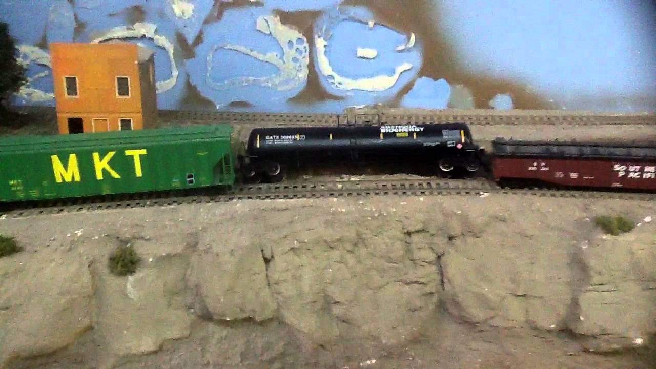 HO Scale Rockslide Causes Bad Train Wreck (HD) - YouTube