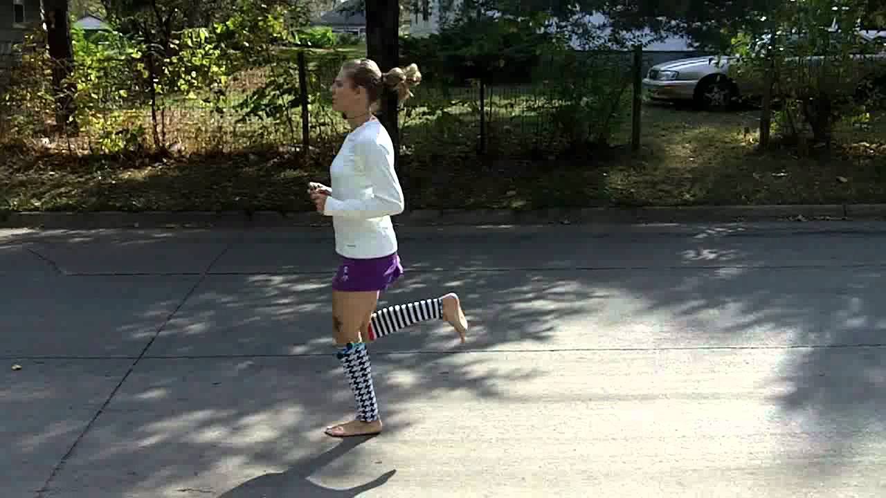Barefoot Angie Bee slow motion barefoot running form.avi - YouTube