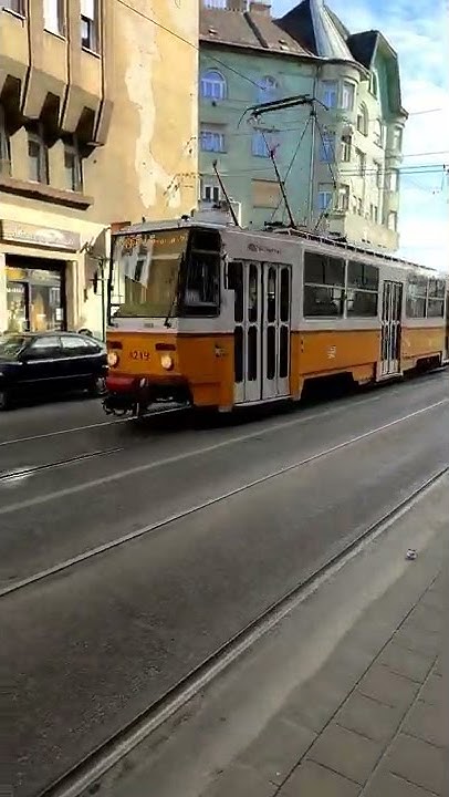 28A járat (Tátra T5C5) indul a Blaha Lujza tér felé 🚊 #youtube #shorts #tram #budapest #bkk ...