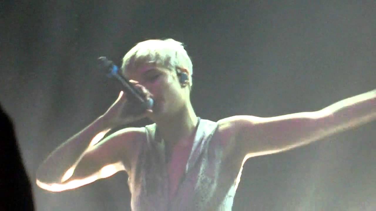 Halsey - Young God (at the 9:30 Club, October 20th 2015) - YouTube