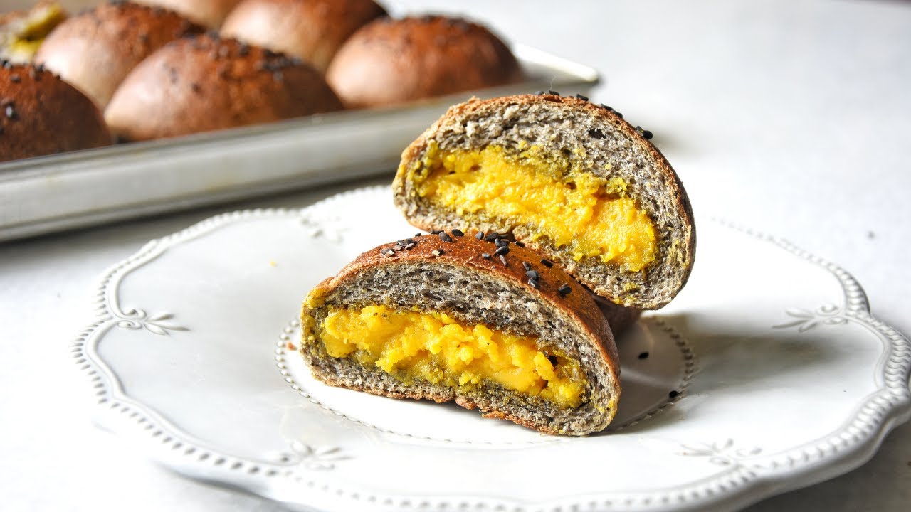 Moon Buns (Vegan Sesame Pumpkin Custard Buns) | Delia.v Life - YouTube