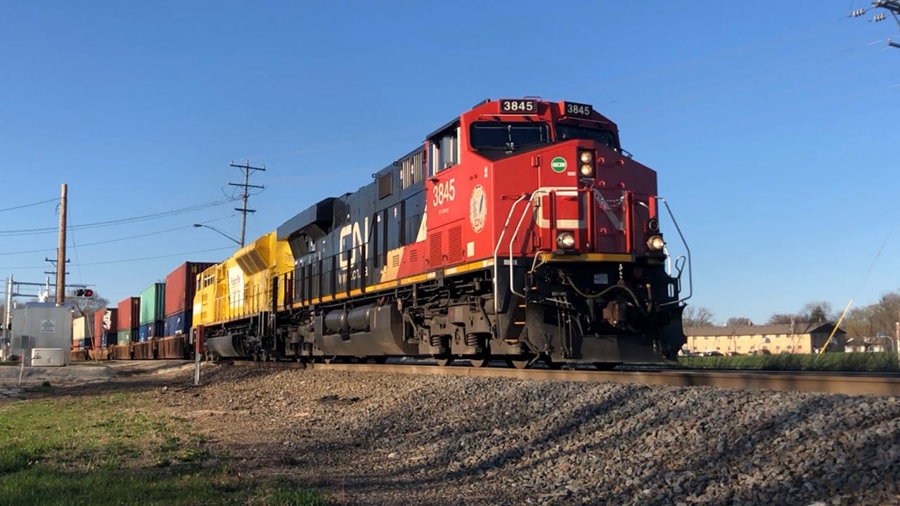 EMDX #7201 "Banana" Trailing on CN Intermodal - YouTube