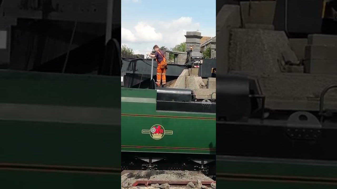 Coal Being Put In 257 Squadron In The Siding At Swanage Train - YouTube
