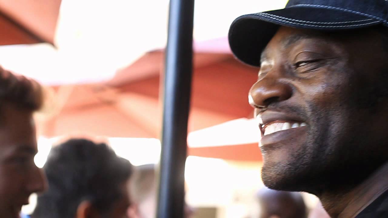 Eric Wainaina Feat. Nneka Other People's Lives [OFFICIAL VIDEO ...