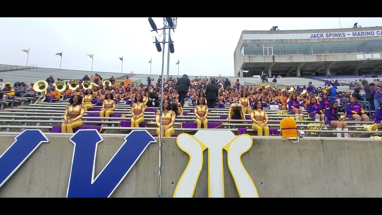 Alcorn State "Golden Girls" Togetherness by T.O.P Drumline vs Bethune ...