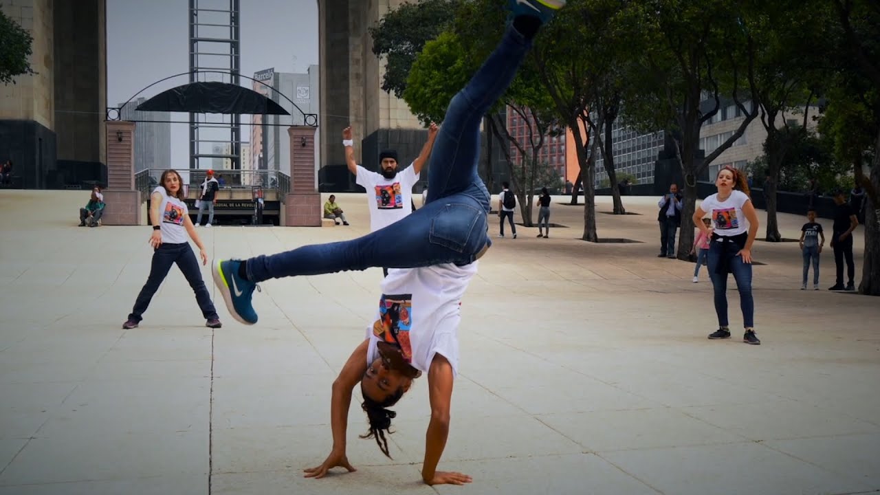 Desert Sessions - "Move Together" (A Poc A Poc flash mob in Mexico City ...