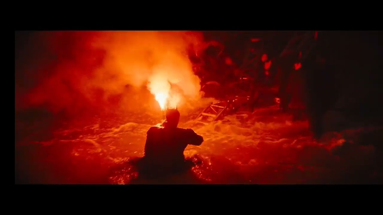 The Batman (2022) - Batman Saves the People #thebatman #dccomics - YouTube