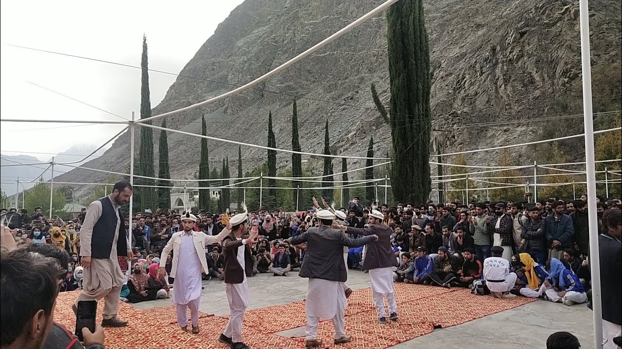 Hunza Traditional Dance At Kiu |Hunza Dance | - YouTube