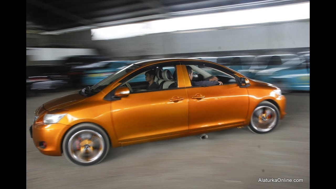 Double ended car in Indonesia's West Java - YouTube