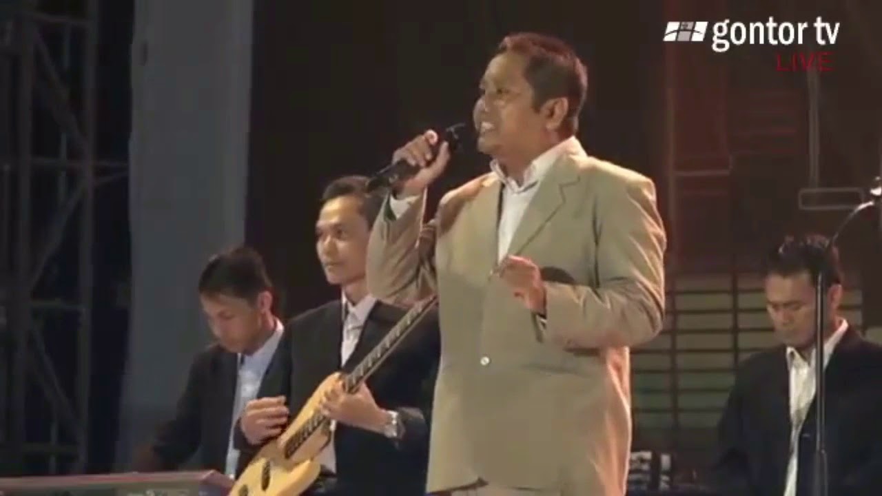 "Taqwa" Live in Concert 90 tahun Gontor - YouTube