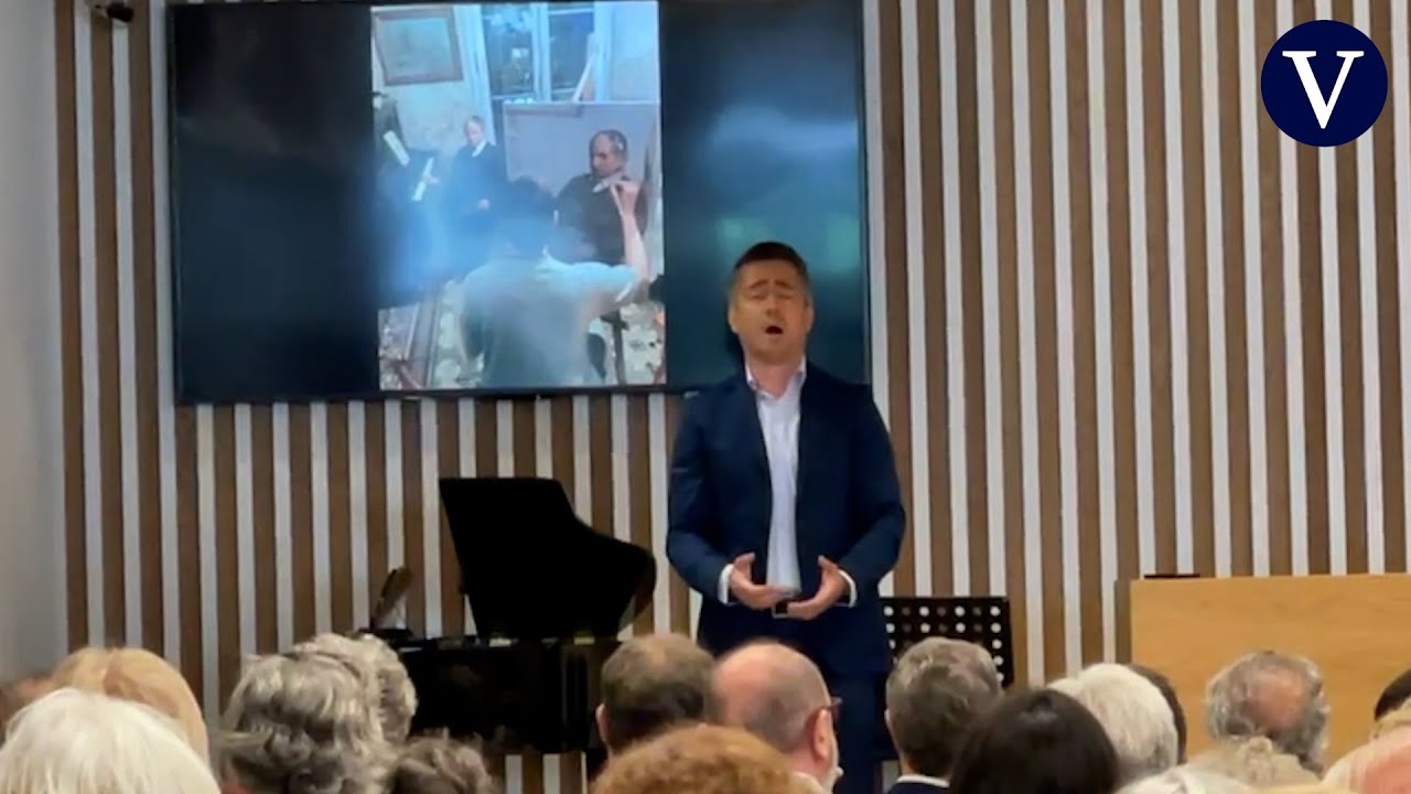 Carlos Daza canta 'L'emigrant' para despedir al Roger Alier - YouTube