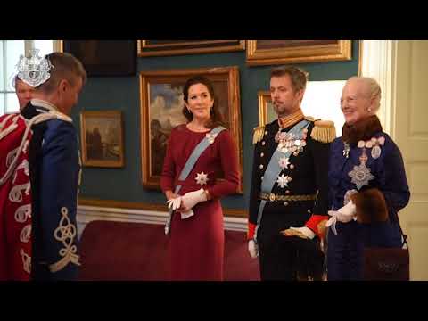 Lille Kur på Amalienborg - YouTube