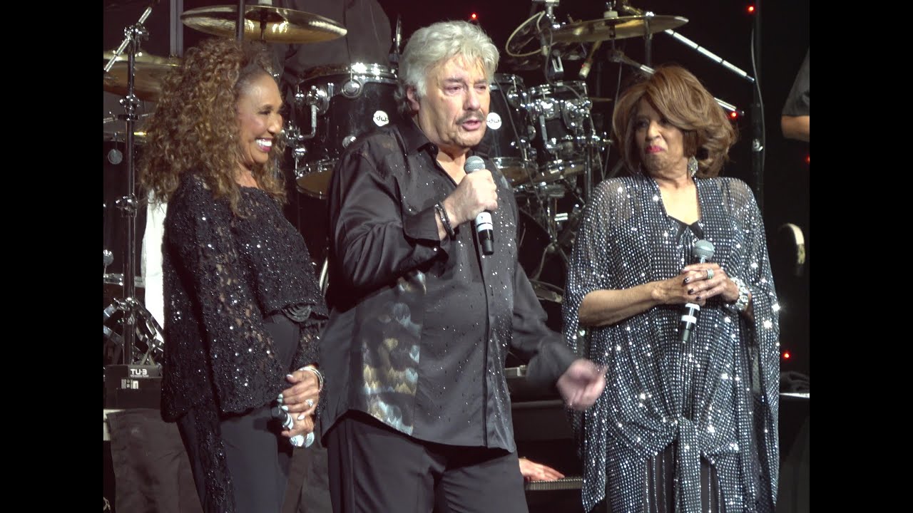 Tony Orlando FINAL SHOW w/ DAWN! "Tie a Yellow Ribbon/Candida/Knock ...
