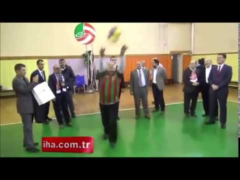 Binali Yıldırım Aykut elmas ile voleybol oynuyor