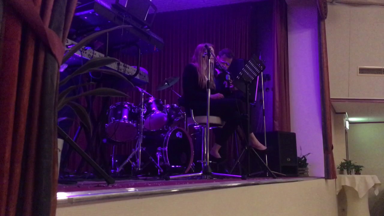 "Let it be" (Original from "The Beatles") covered by Maite Jens - YouTube