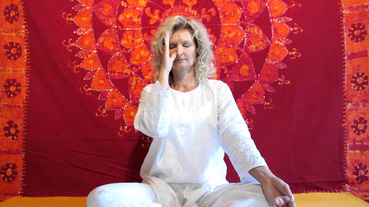 kundalini yoga Catherine Delorme - YouTube