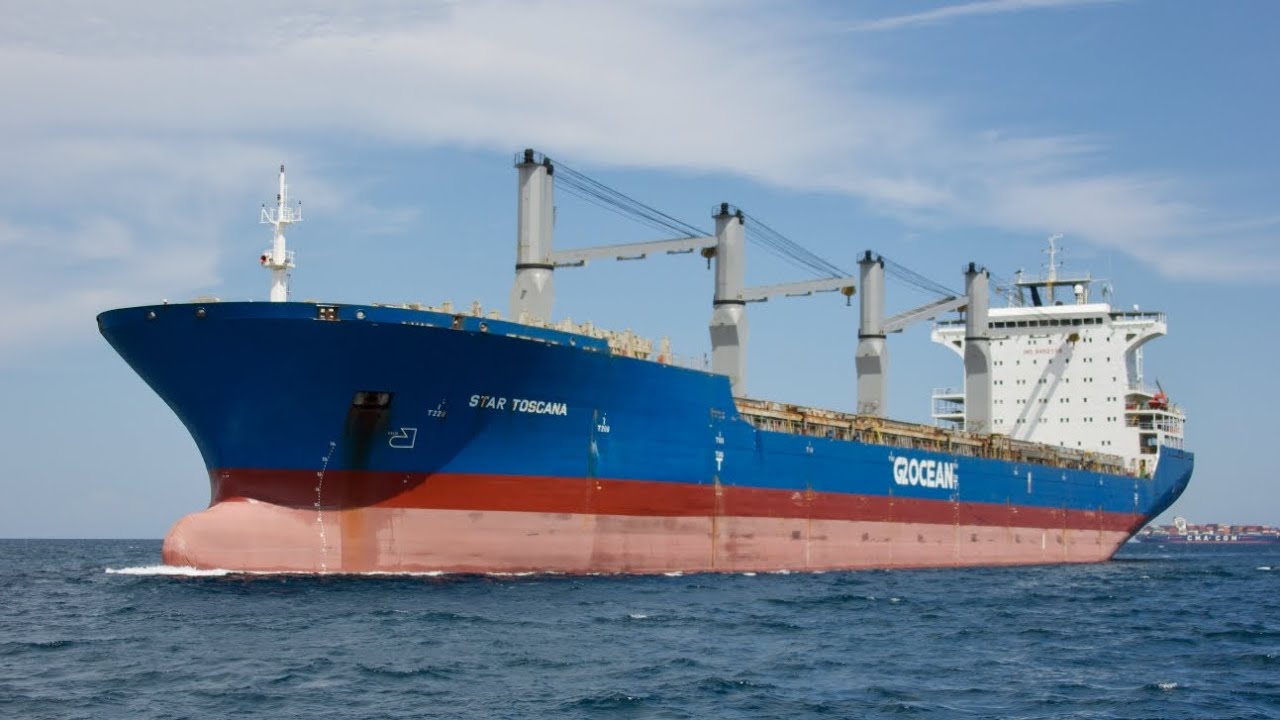 Opening of Cargo Hold on Ship (Piggy Back Type Hatch cover) - YouTube