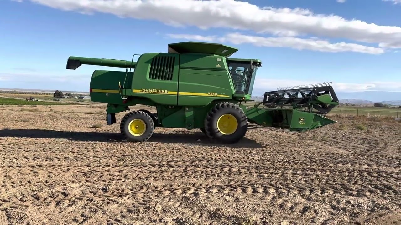 John Deere 9550 combine - YouTube