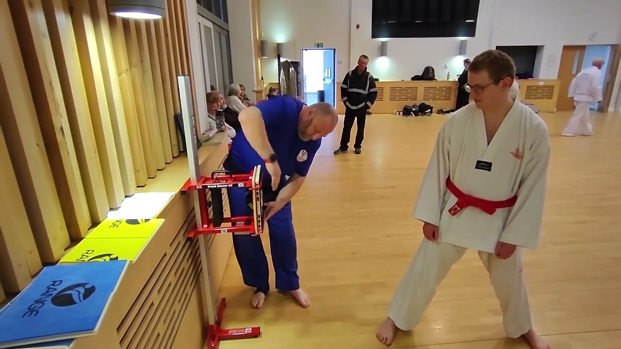 Alex Hosken Braking black and red boards - YouTube