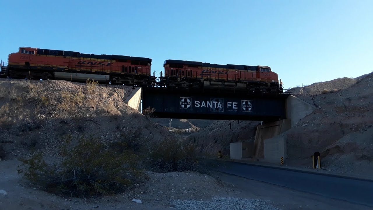 BNSF driving over SANTA FE BRIDGE - YouTube
