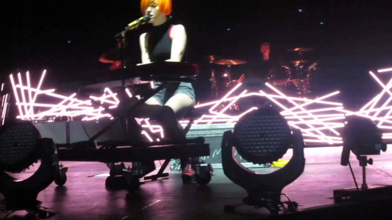 Paramore Last hope live - YouTube