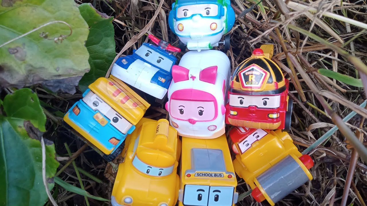 mencari mainan robocar poli. helly, amber, poli, roy, dump, max ...