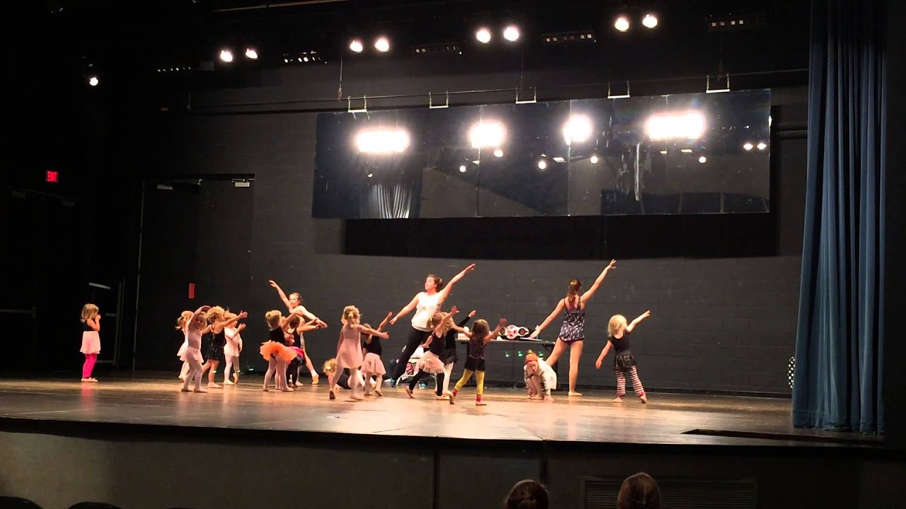 Lily's ballet lesson - YouTube