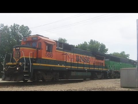BNSF 588- B40-8 & 1428- SD60M, Barstow, IL - YouTube